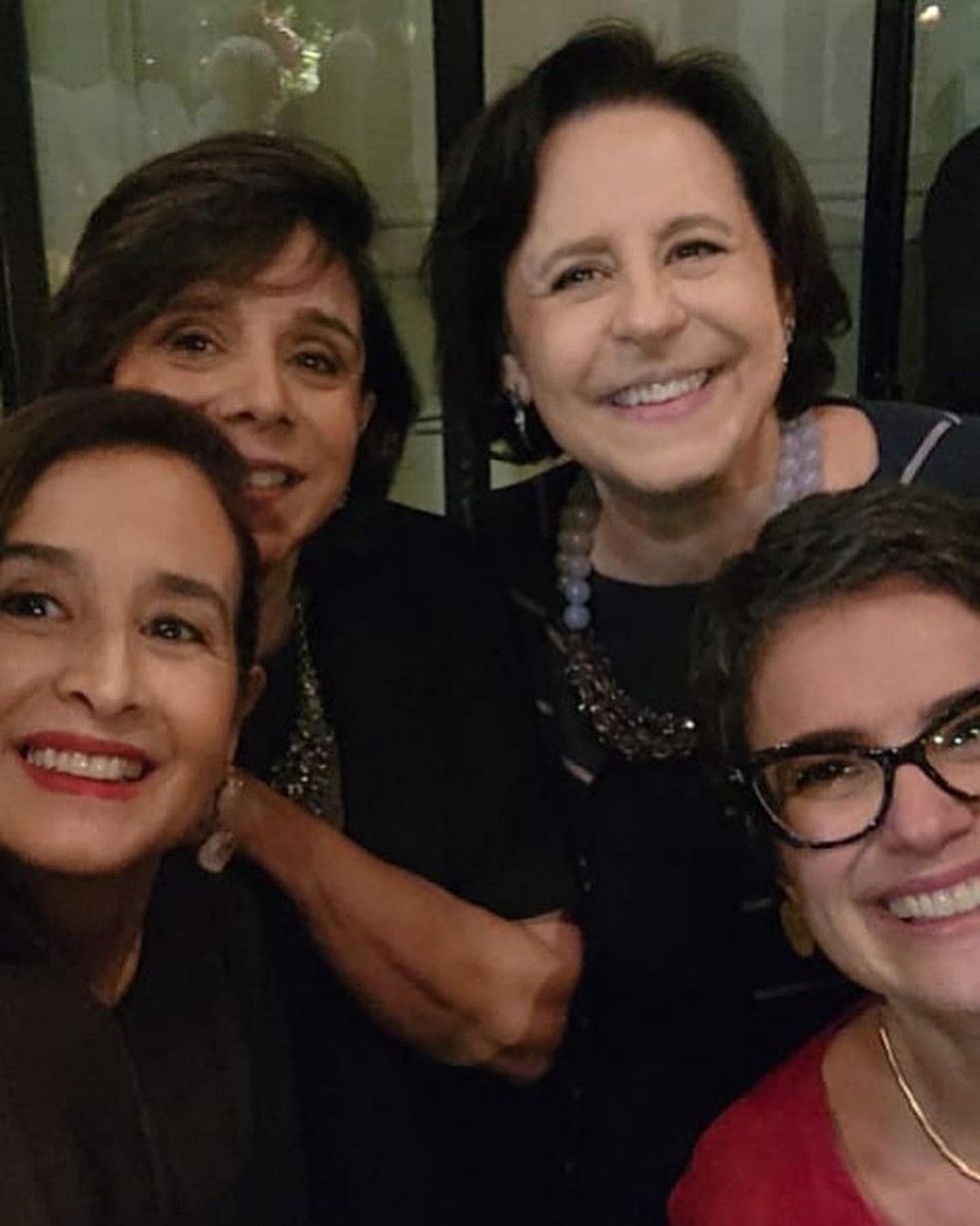 Caco Barcellos se casa com Carla Tilley após 'empurrãozinho' de Ana Maria Braga no 'Mais Você'