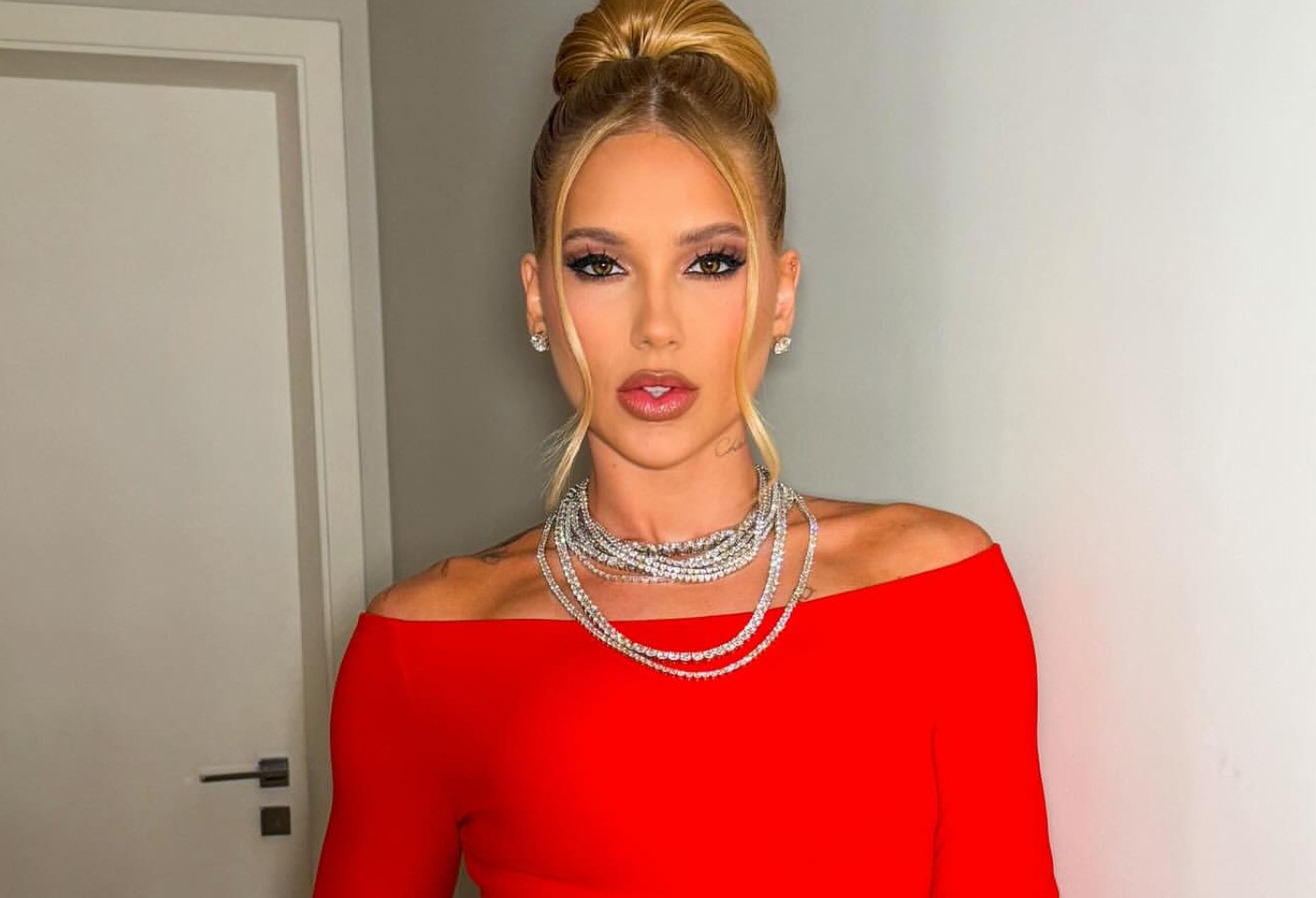 Com 98,88% dos votos, Virginia é eleita dona do melhor look do leilão ...