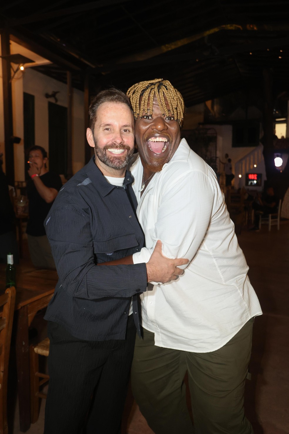 Famosos marcam presença no aniversário de Leo Marçal