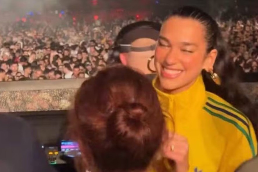 Com moletom do Brasil, Dua Lipa curte festa com funk após show lotado ...