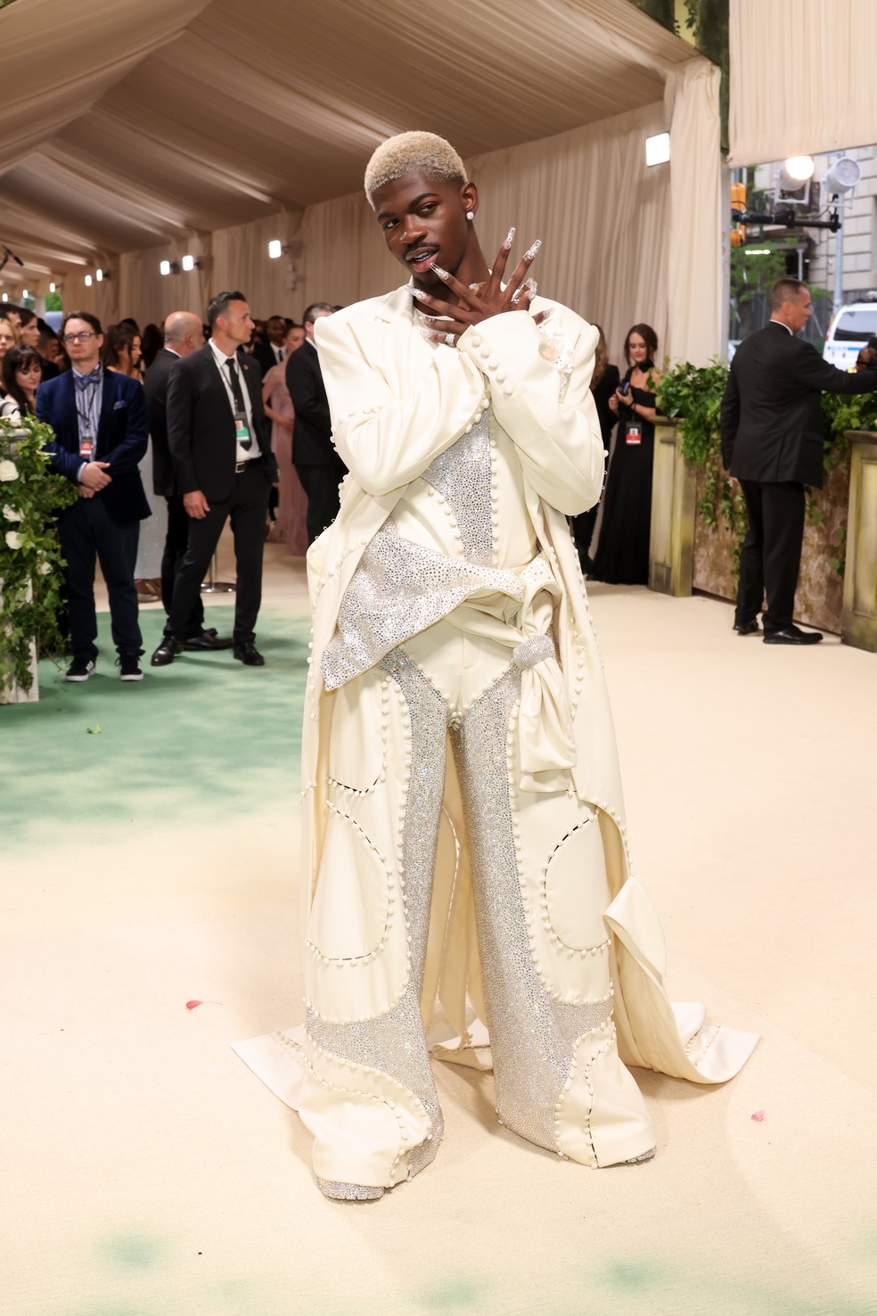 Met Gala: Lil Nas X aposta em alongamento de unha para o evento de moda