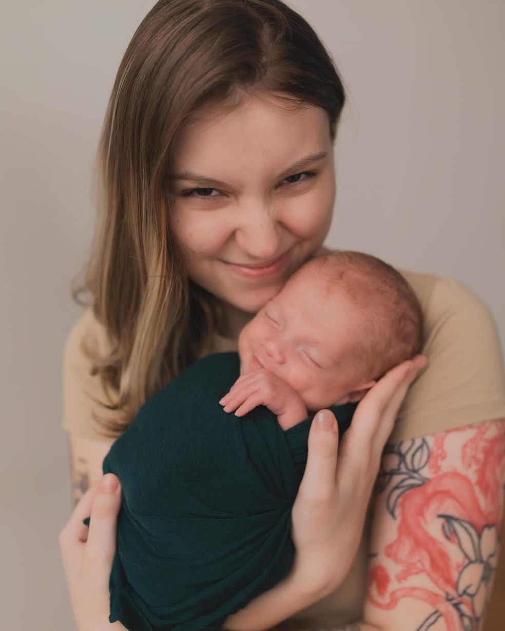 Isabel Veloso mostra ensaio newborn de Arthur, seu filho com Lucas ...