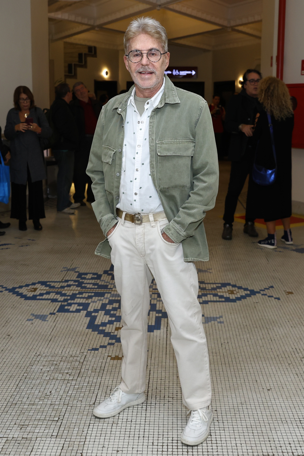 Tony Ramos e mais famosos vão a prêmio de teatro no Rio