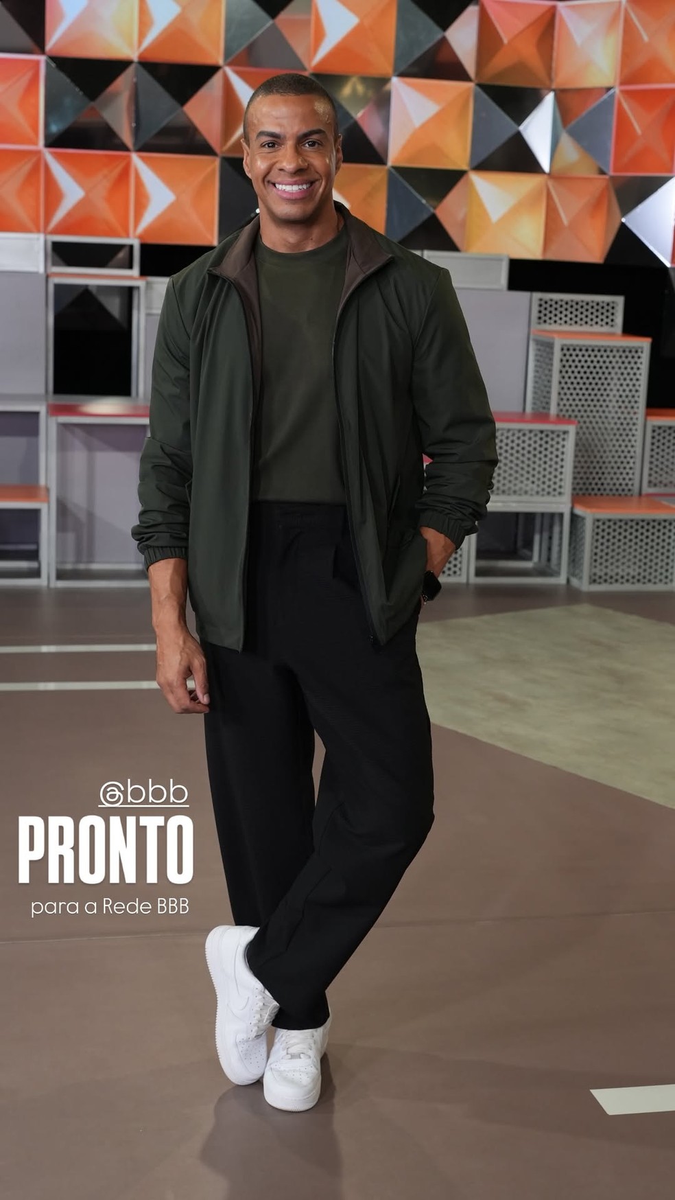 Thiago Oliveira agita a web ao exibir shape de sunga: 'Poderia ...