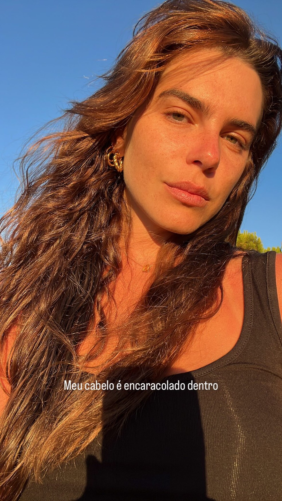 Mariana Goldfarb muda visual e mostra várias versões diferentes