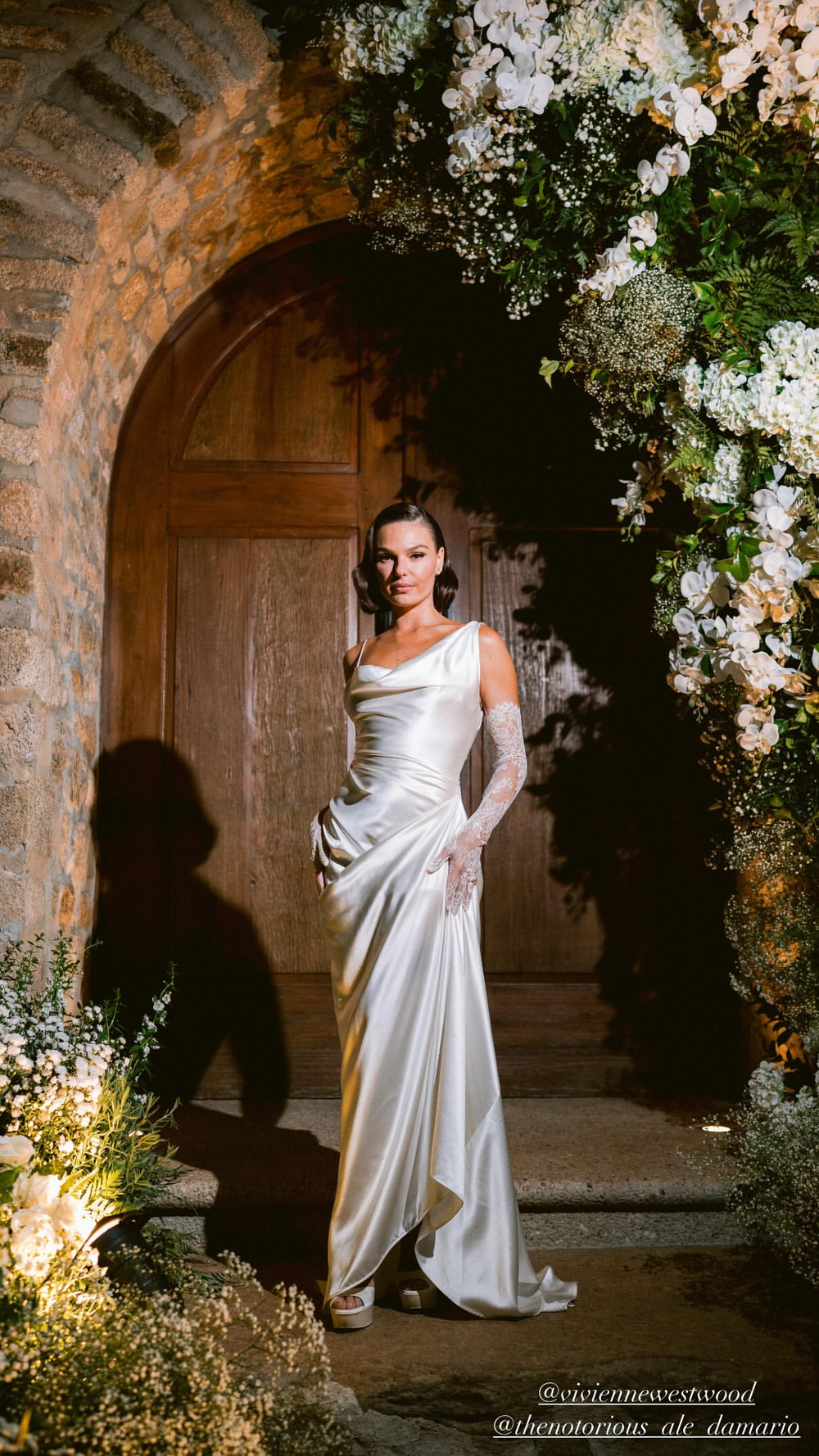 Isis Valverde revela terceiro vestido de noiva usado em casamento ...