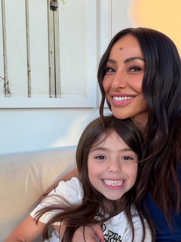 Iguais? Sabrina Sato diz que filha está a cara dela e divide seguidores ...