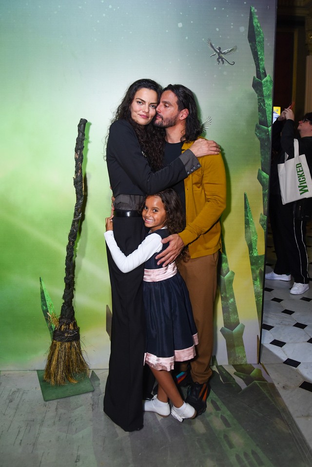 Barbara Fialho leva filha e namorado JP Demasi para musical Wicked em ...