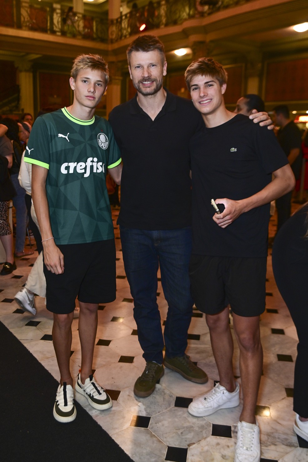 Fernanda Lima e Rodrigo Hilbert vão com filhos gêmeos a teatro em São ...
