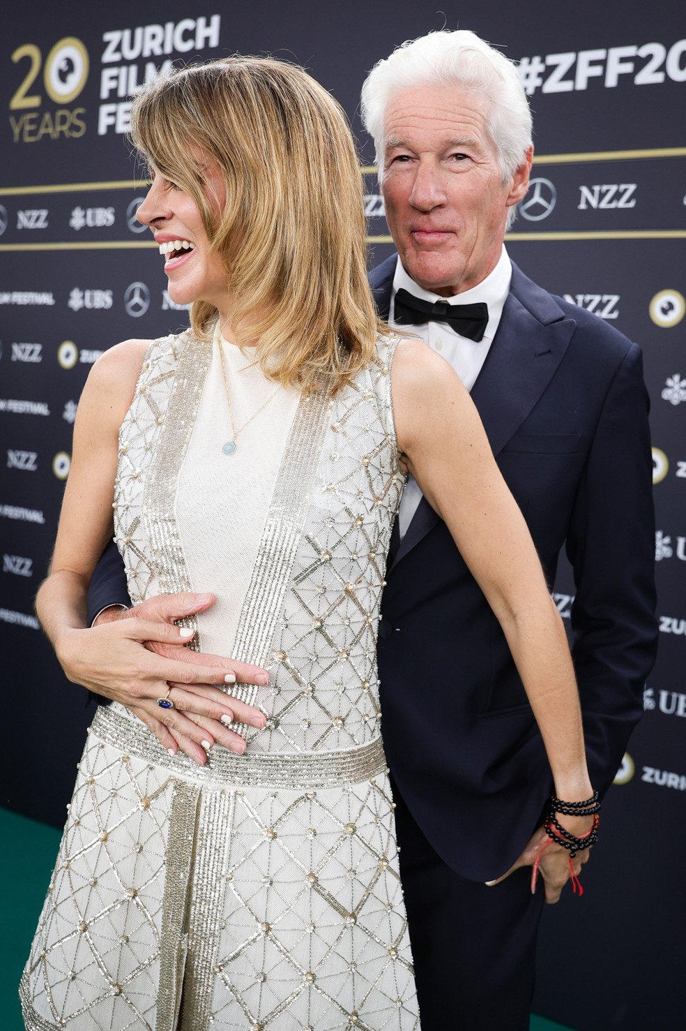 Richard Gere e a esposa roubam a cena com maior clima de romance em ...
