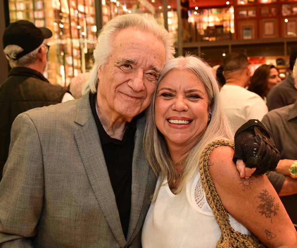 Boni reúne timaço de famosos em lançamento de livro