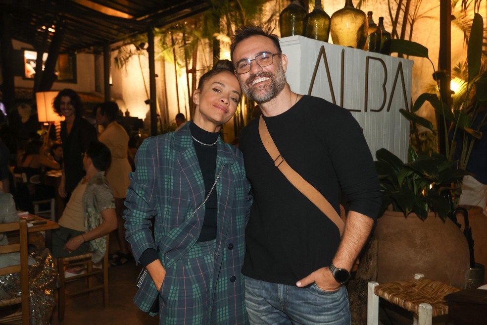 Famosos marcam presença no aniversário de Leo Marçal