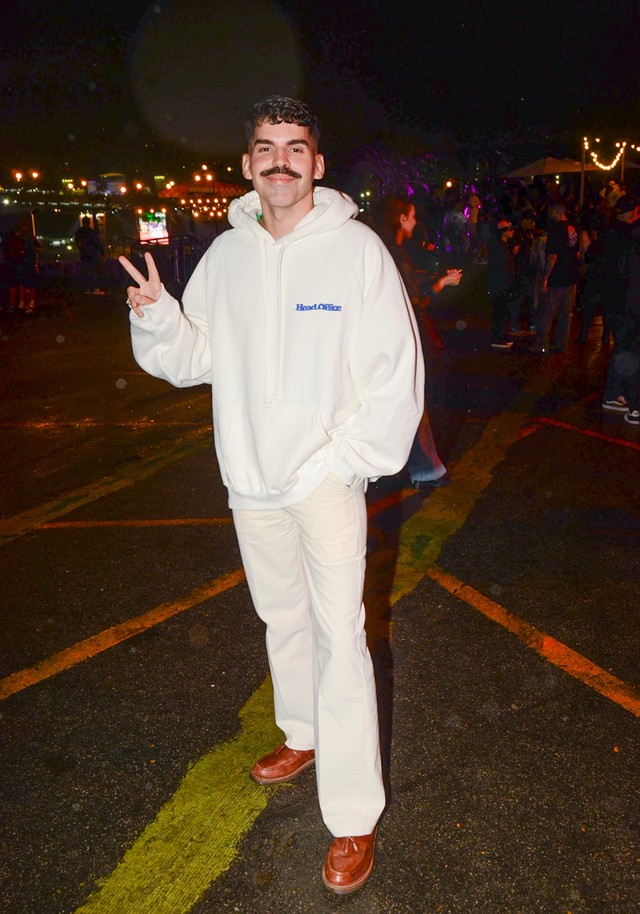 Famosos conferem primeiro dia do Lollapalooza 2024; veja looks