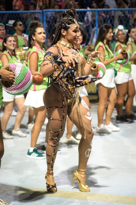 Saiba tudo sobre: Evelyn Bastos | Rainha de bateria da Mangueira