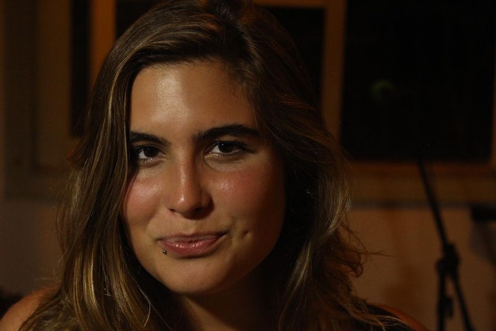 Conheça Maria Maud, voz feminina por trás do hit 'Dengo', da trama ...