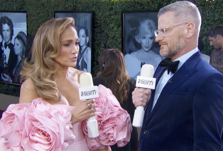 Web se revolta com pergunta constrangedora sobre casamento de J-Lo e ...