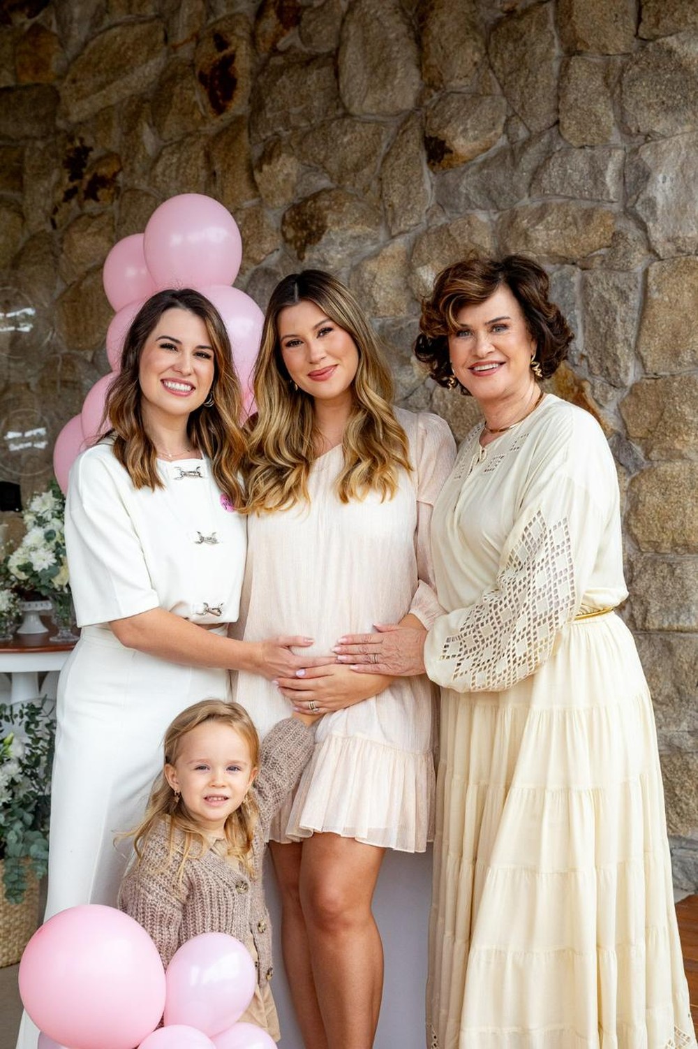 No Dia das Mães, Niina Secrets se emociona em chá revelação de seu ...