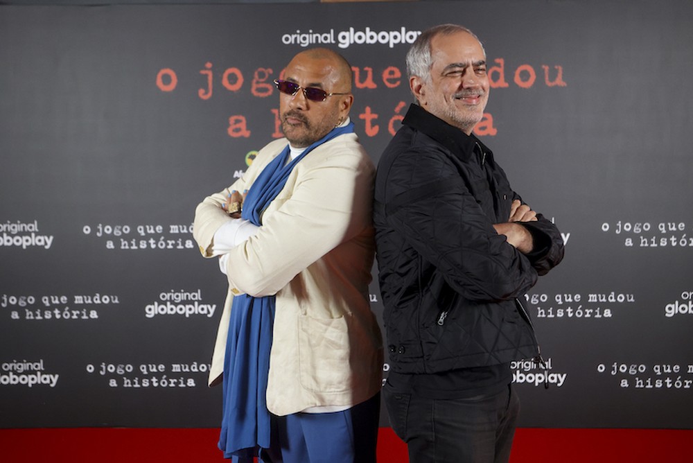 Em clima de romance, Erika Januza vai com o noivo, José Junior, a première