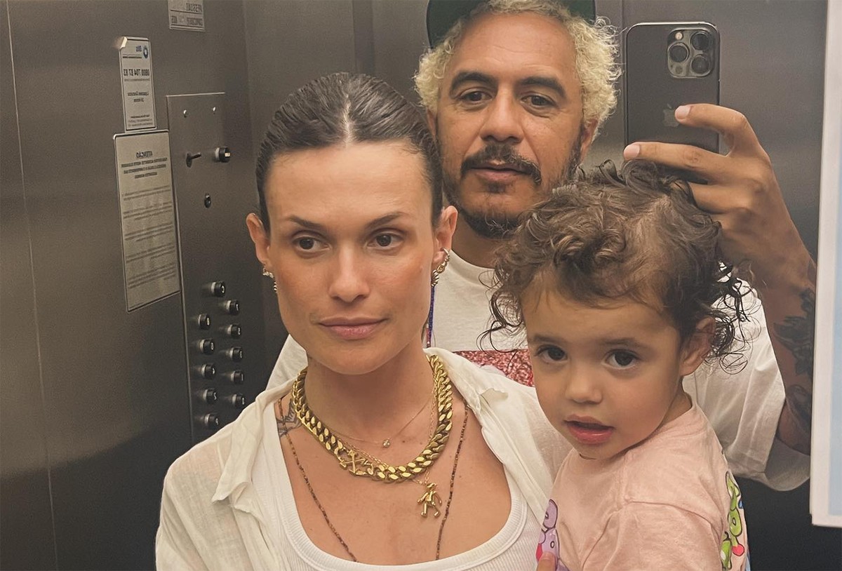 Marcelo D2 faz clique em família com a mulher e a filha: 'Vivências'