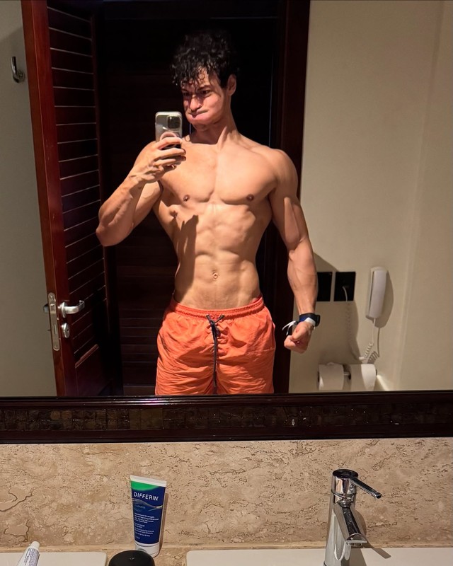 Filho saradão de Carla Perez e Xanddy posta fotos com direito a clique ...