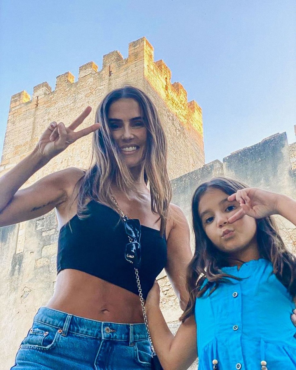 Primeiro trabalho internacional de Deborah Secco ganha data de estreia ...