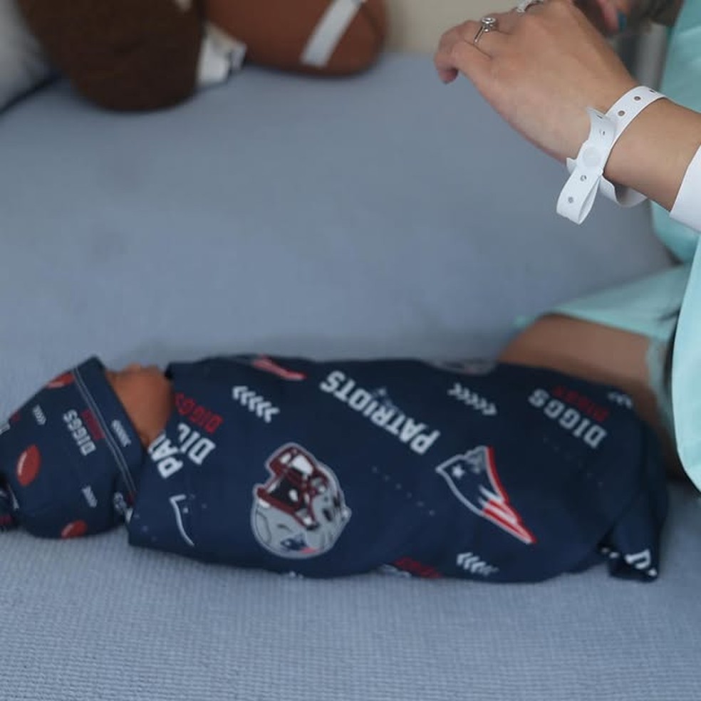 Cardi B posta primeiras fotos com o quarto filho e primeiro com jogador ...