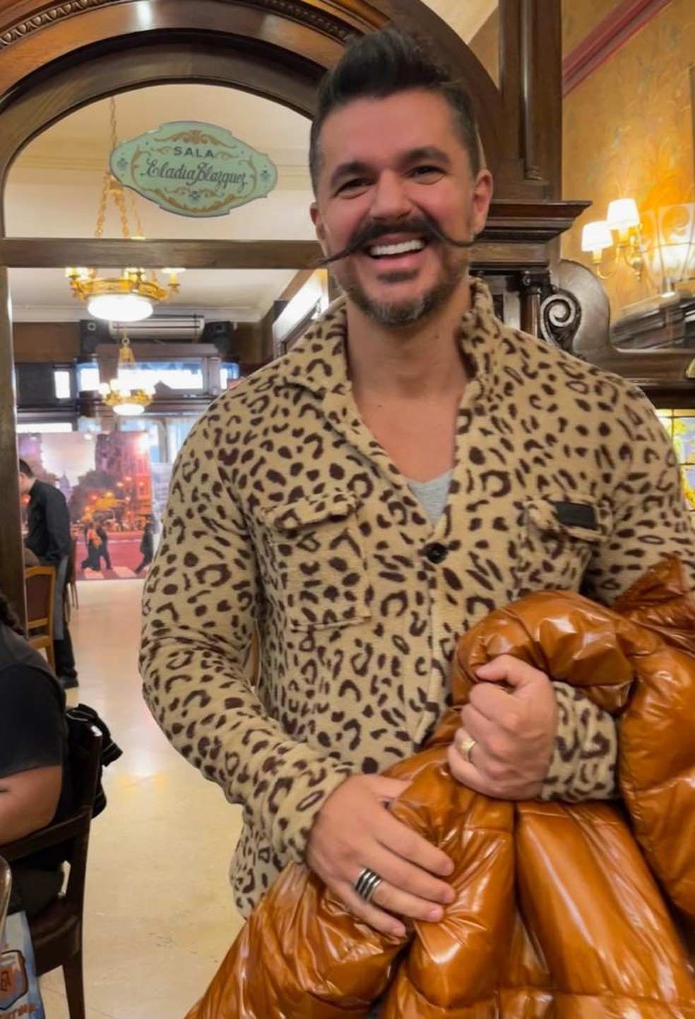 Priscila Fantin e Bruno Lopes fazem viagem romântica para Buenos Aires