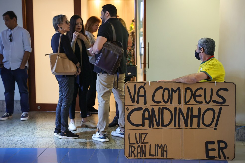 Corpo de Iran Lima, o Candinho da 'Escolinha do Professor Raimundo', é velado no Rio