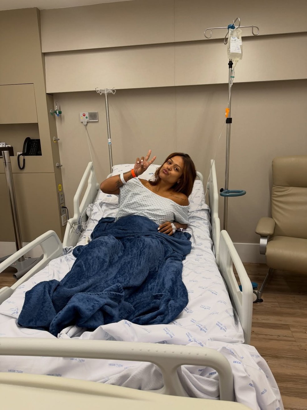 Camila Loures faz cirurgia de prevenção e afirma: 'Não foi só estética'