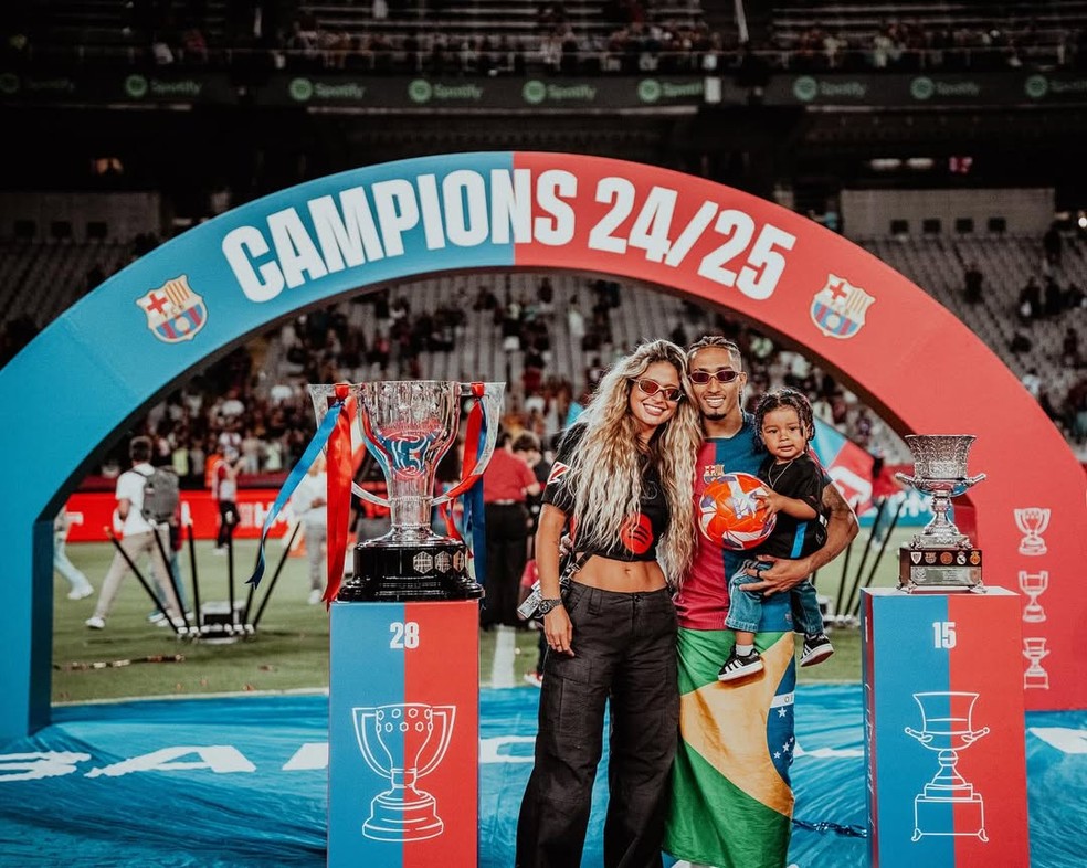 Raphinha e esposa falam sobre interesse do filho de 2 anos pelo futebol ...