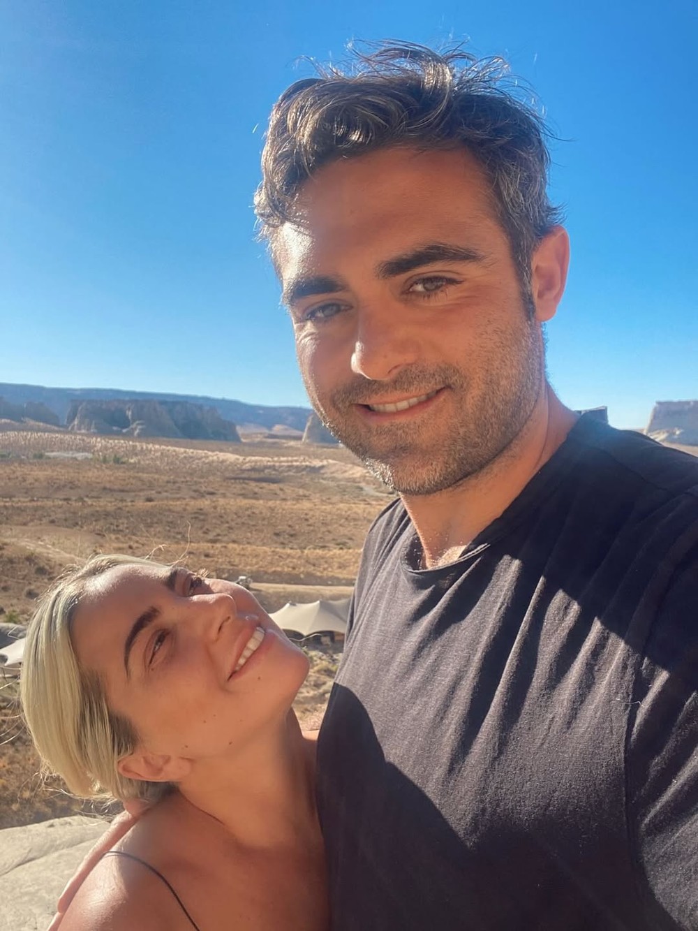 Lady Gaga faz post romântico para o noivo, Michael Polansky