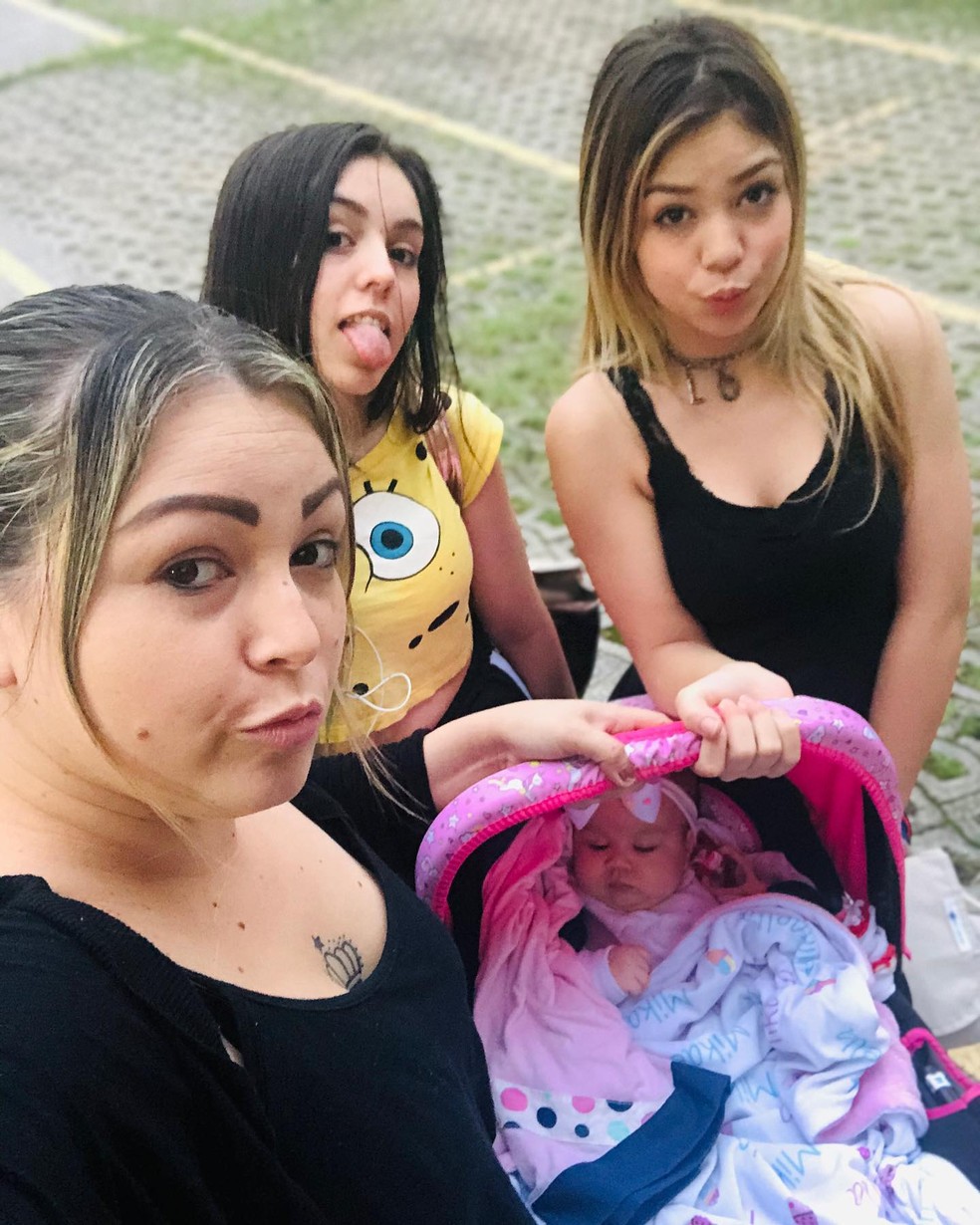 Mãe de Melody e Bella Angel diz estar sendo impedida de ver a filha ...