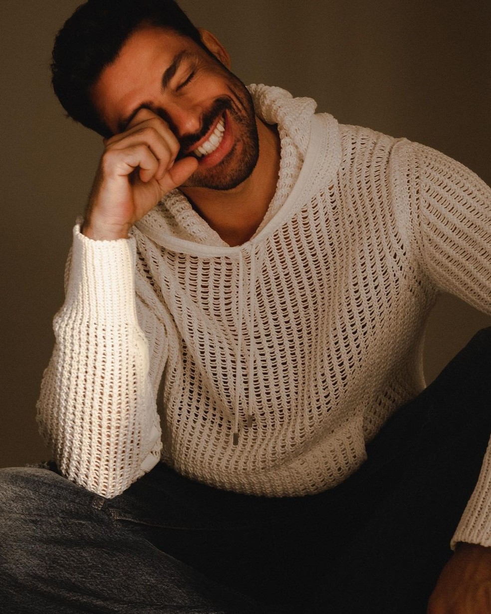 Cauã Reymond avalia sucesso na TV e revela cuidados após os 40 ...