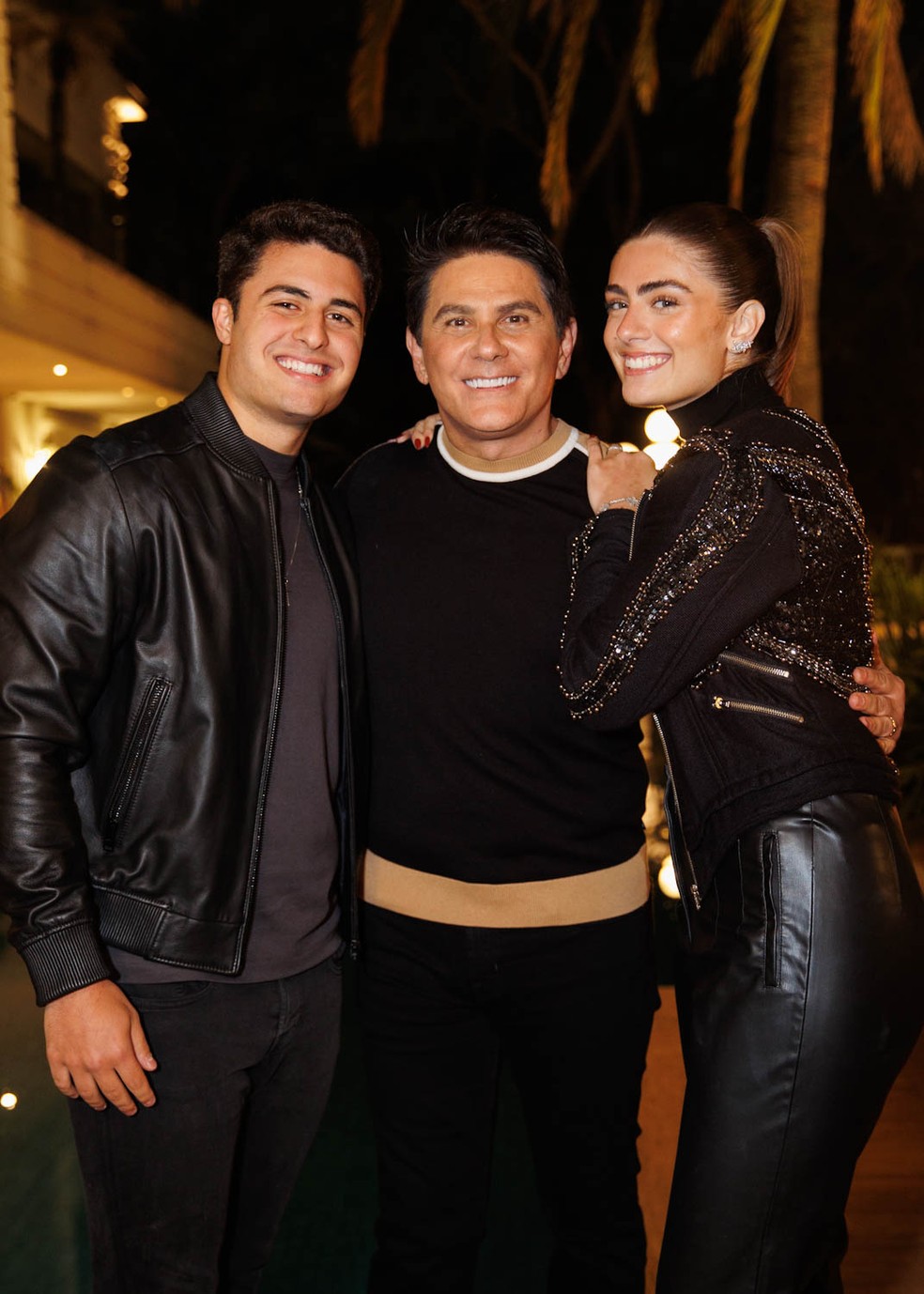 César Filho abre a casa e recebe amigos famosos em festa de aniversário