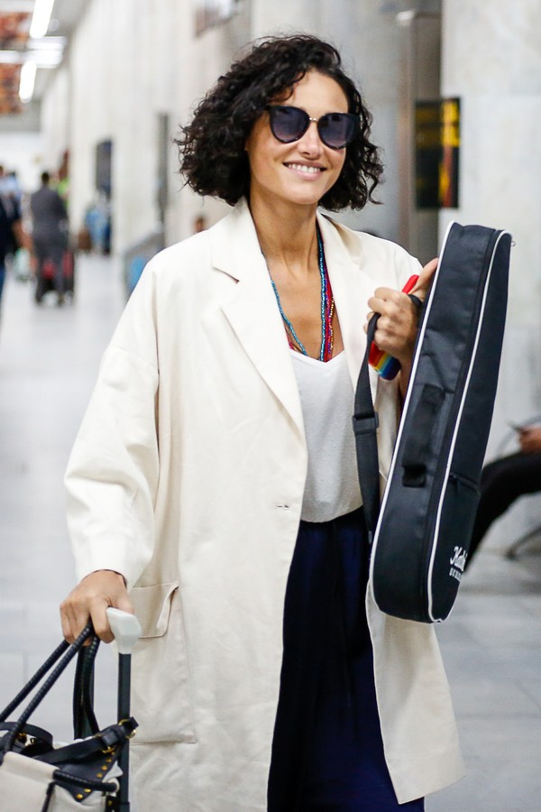 Débora Nascimento faz aparição rara com o namorado, Alex Cunha