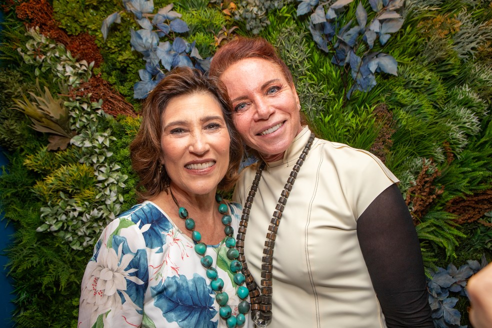 Beth Goulart ganha homenagem da neta e recebe amigos famosos em estreia ...