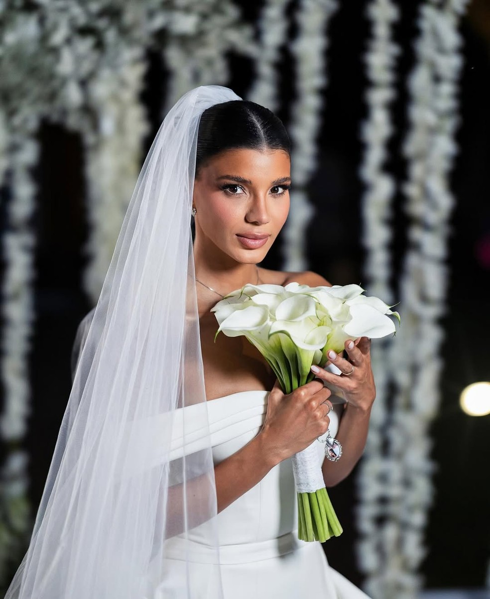 Jakelyne Oliveira mostra como era o segundo vestido em fotos inéditas ...