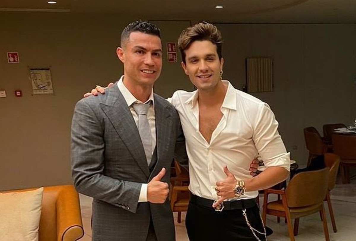 Cristiano Ronaldo presenteia Luan Santana com Rolex de R$ 400 mil