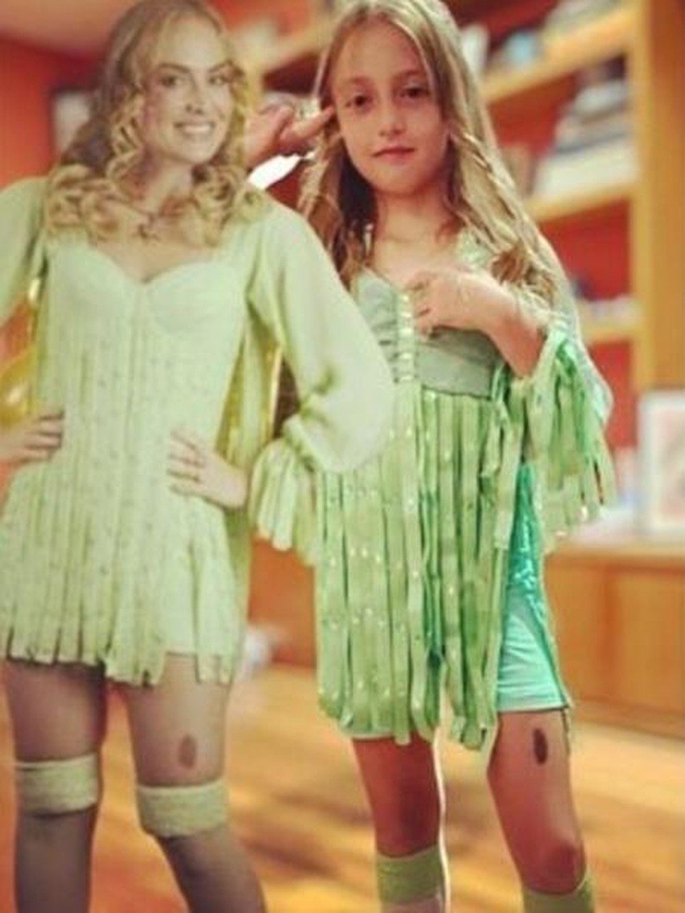 Eva, filha de Angélica, se fantasia de fada Bela, com direito a pinta ...