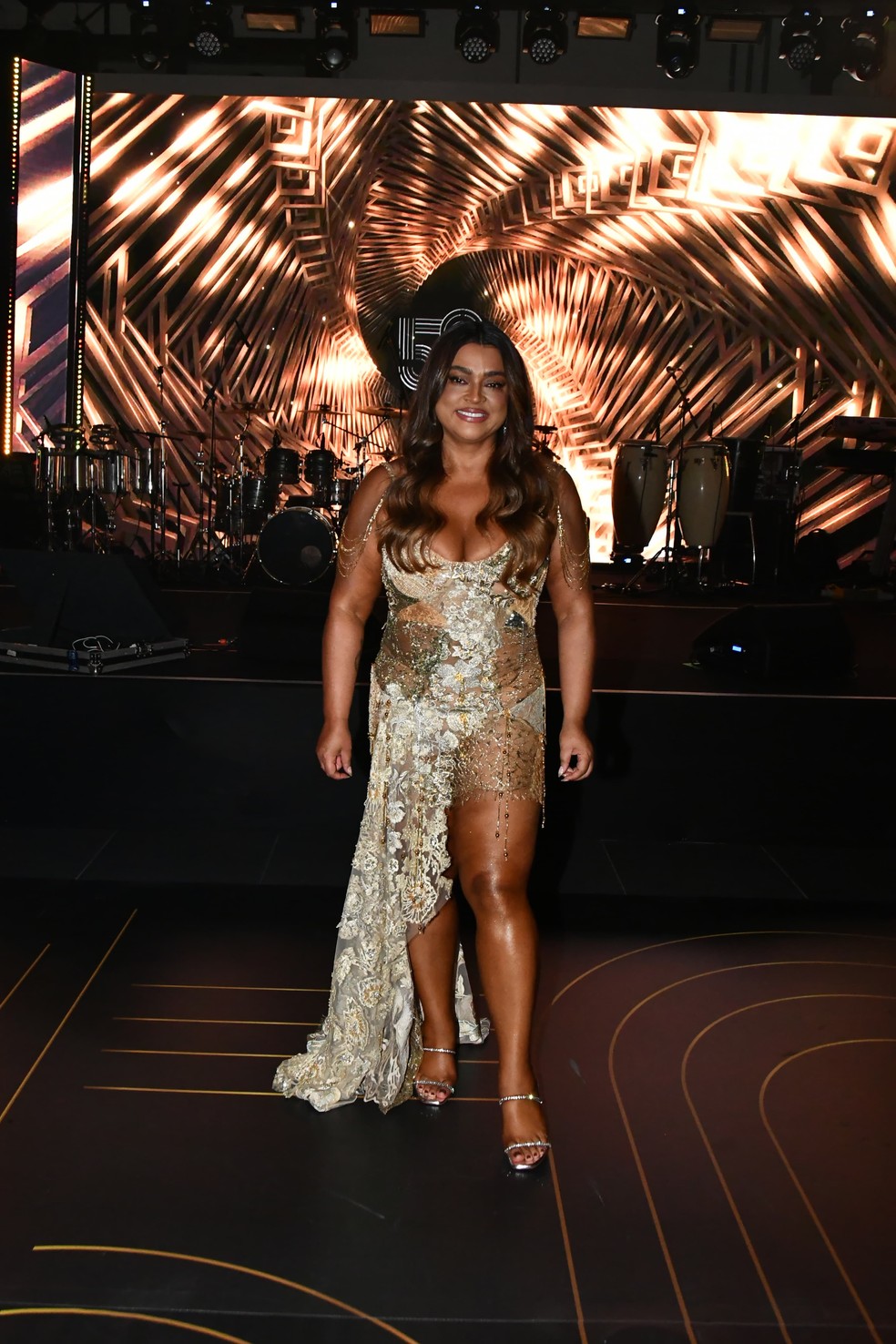 Sol de Maria surpreende Preta Gil com look igual ao da vovó