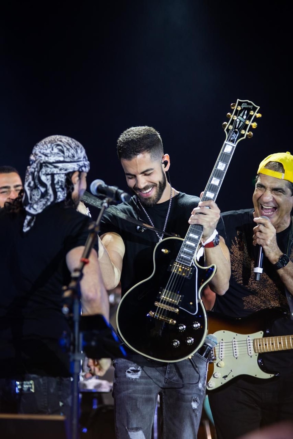 Bell Marques e Durval Lelys se reencontram no palco após 28 anos