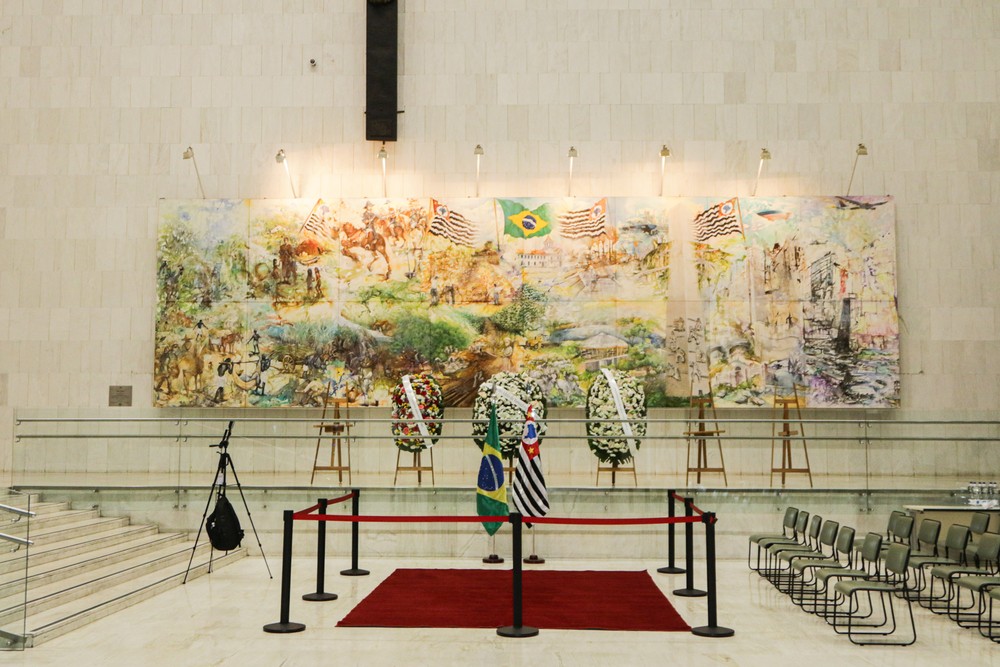 Cantor Nahim é velado em cerimônia aberta ao público em São Paulo