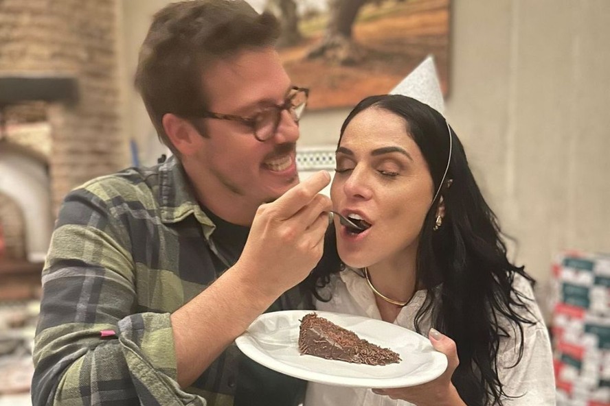 Fabio Porchat Ganha Festa Surpresa E Presente Divertido Da Namorada