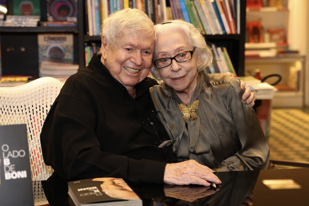Boni lança livro na Zona Sul do Rio de Janeiro com presença de famosos