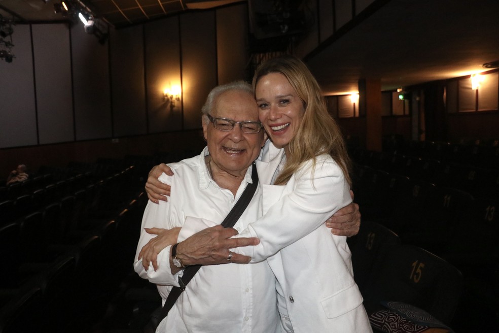 Mariana Ximenes leva a mãe ao teatro e celebra encontro com Othon ...