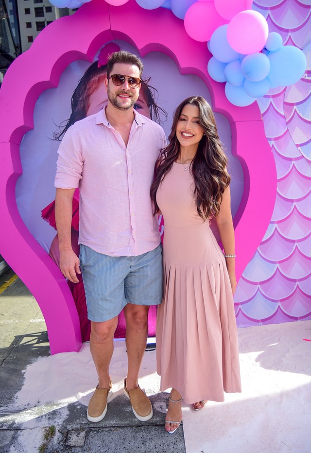 De rosa, ex-BBBs vão à festa de 2 anos de Lua, filha de Viih Tube e Eliezer