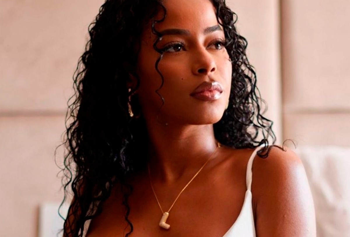 Grávida de MC Daniel, Lorena Maria posa com barriguinha em evidência