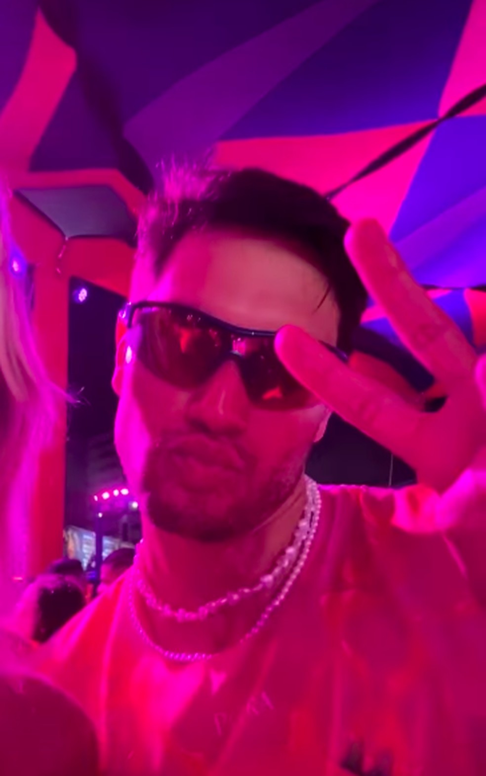 Após expor traição, Renata Heilborn curte Carnaval ao lado de Leonardo ...