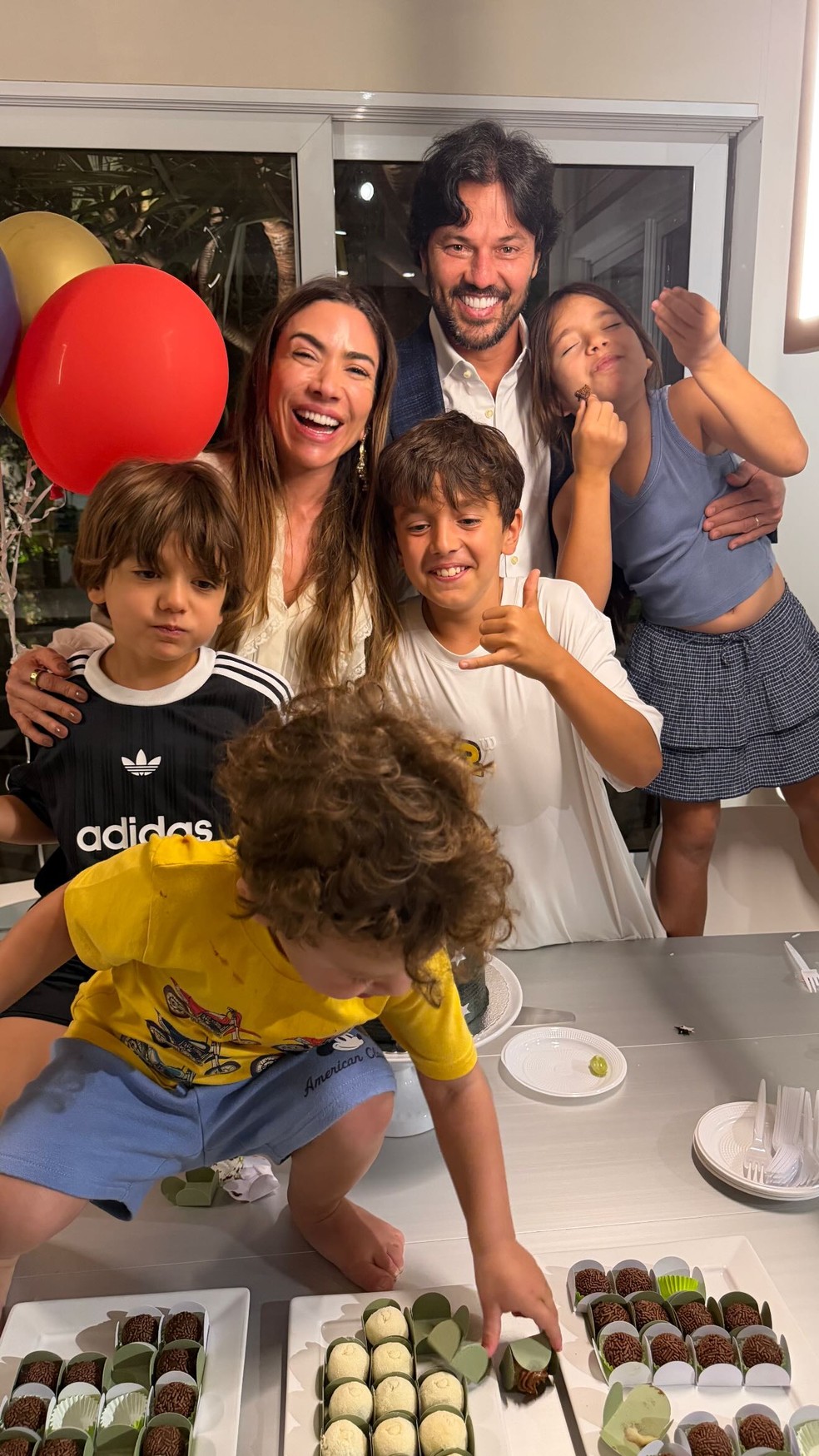 Filho de Rebeca Abravanel e Alexandre Pato rouba a cena na festa do ...