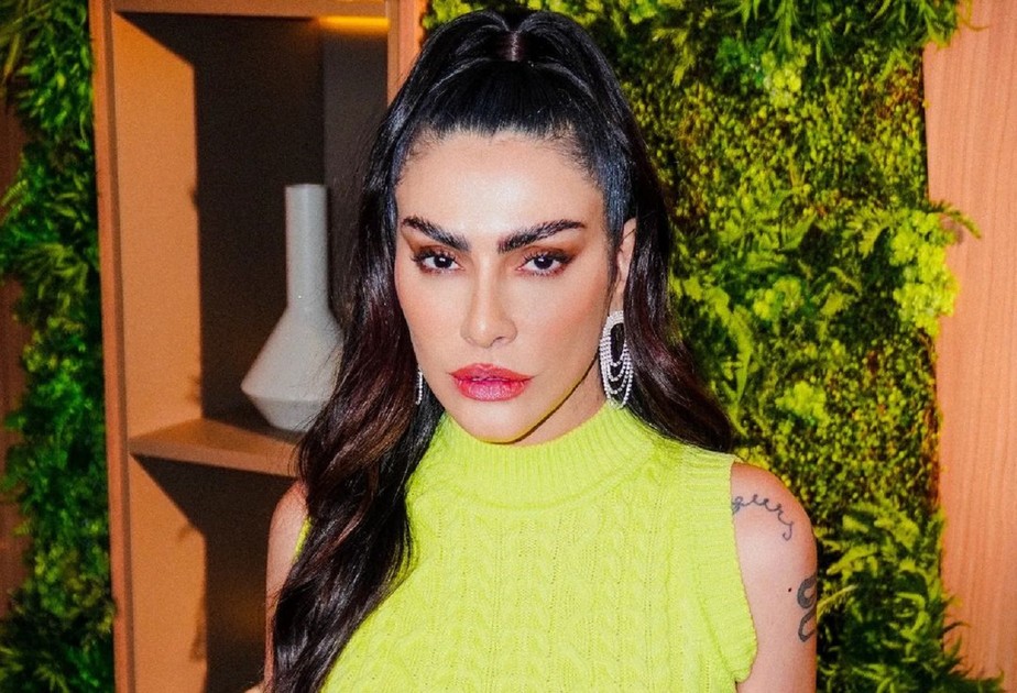 Cleo desabafa sobre problema de saúde: 'Dois dias dormindo'